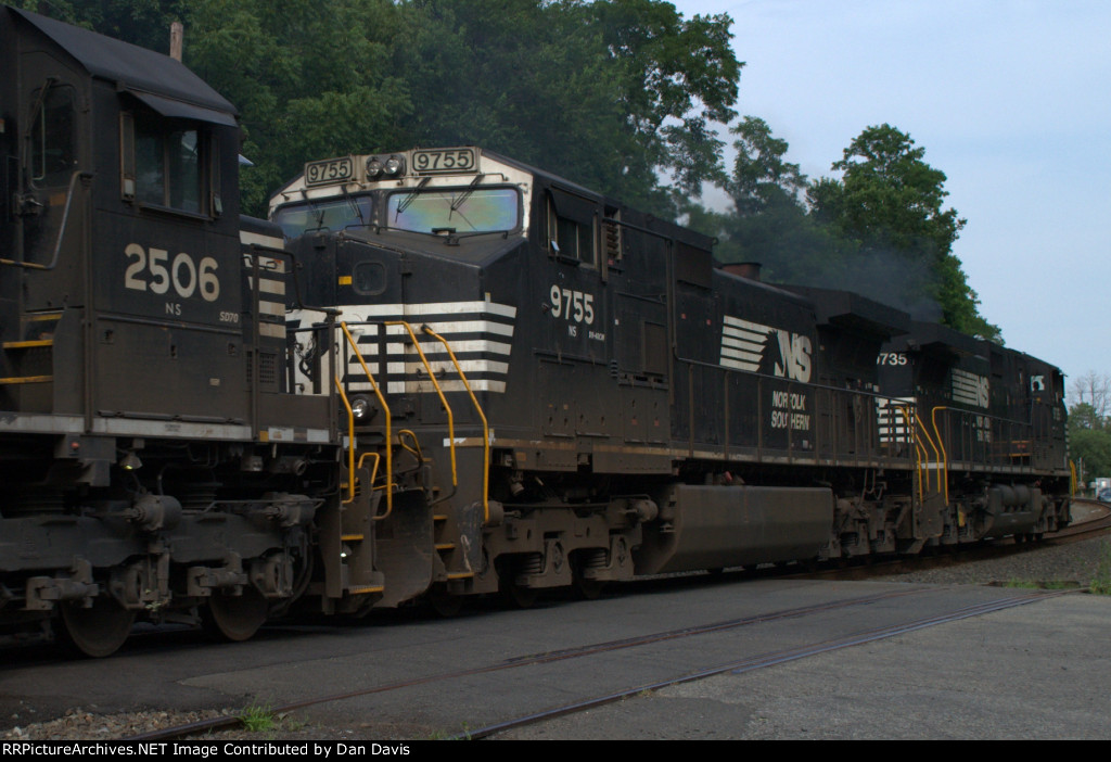 NS C40-9W 9755 trails on 20K